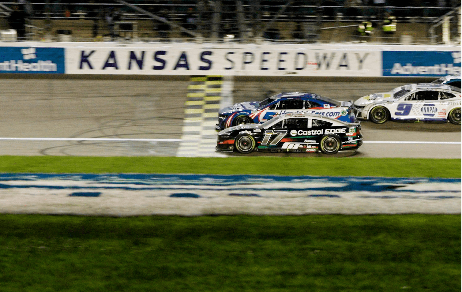 NASCAR Kansas: leider Kyle Larson wint met kleinste verschil uit de ...
