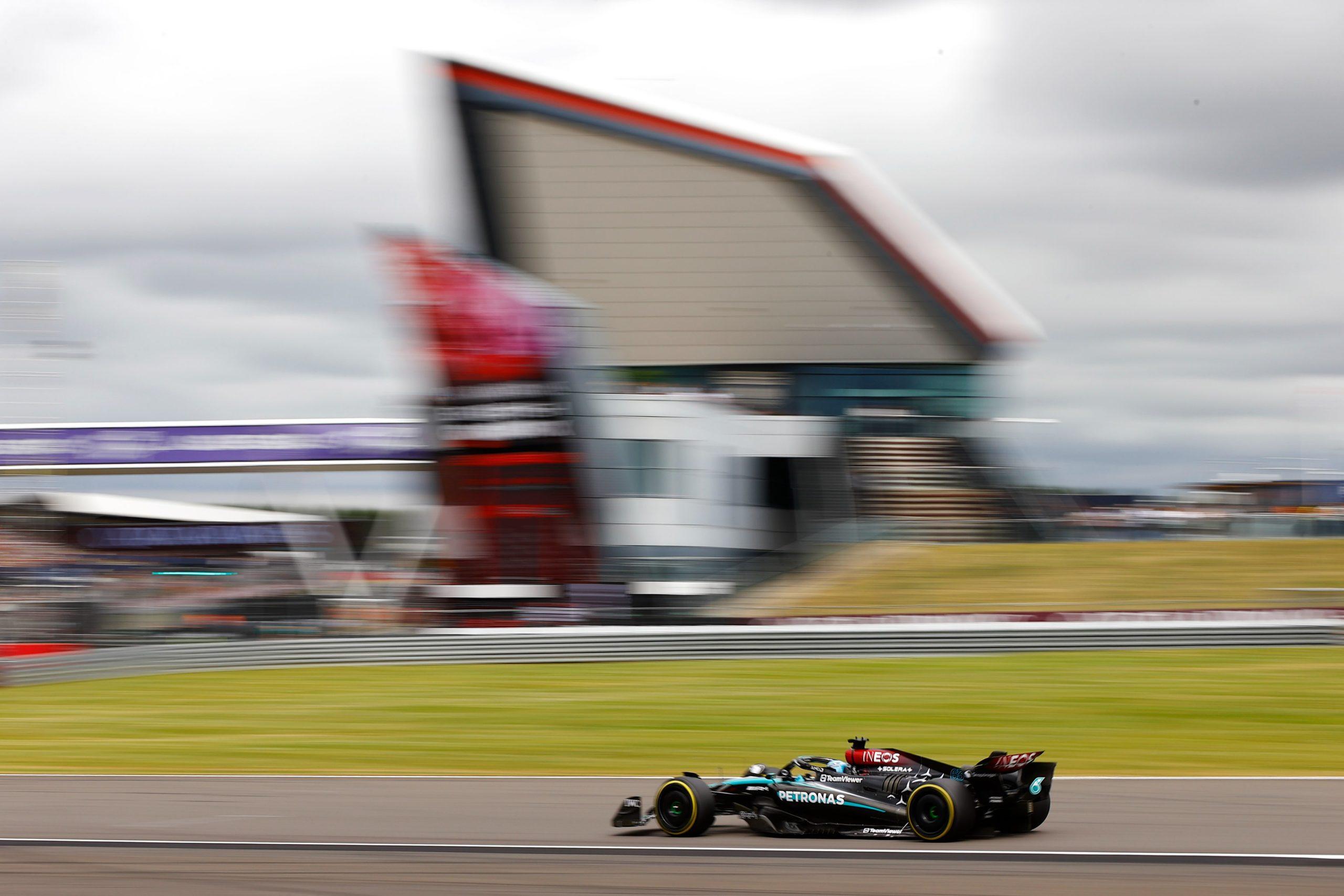 F1 Silverstone: Britten boven tijdens de kwalificaties met Russell op ...